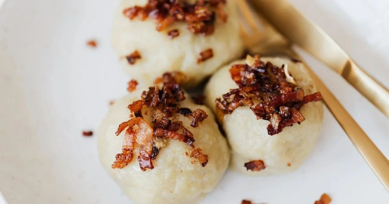 Jak zrobić pyzy ziemniaczane? Przepis babci na tradycyjne polskie danie ...